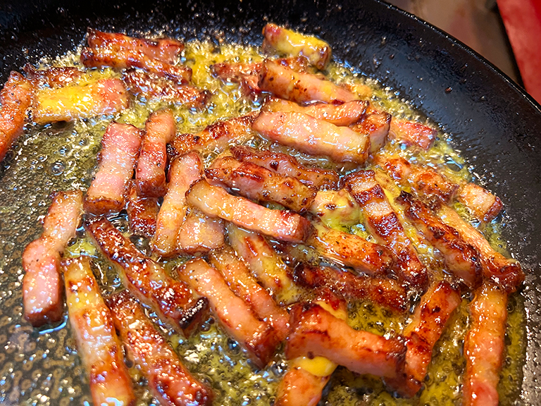 ベーコン炒め中 – 茅ヶ崎日記