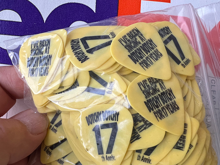 BOTCHY BOTCHY 17周年記念ピック、到着 – 茅ヶ崎日記